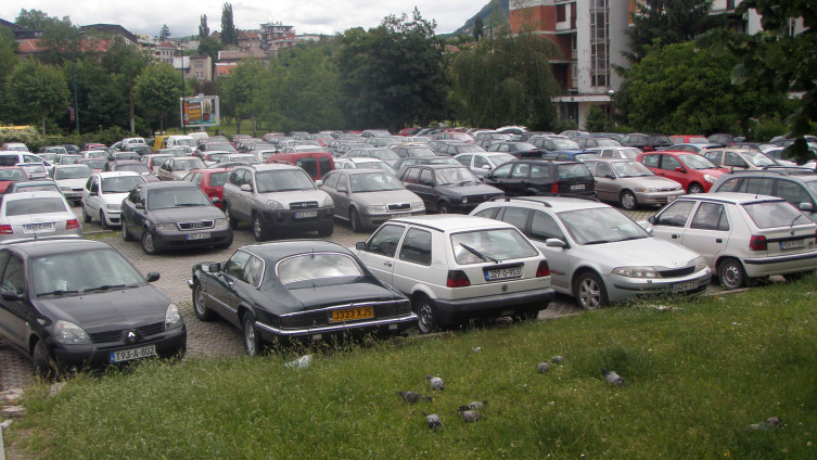 Kradu strane tablice s vozila, a vlasnici ih otkupljuju za 500 evra ...