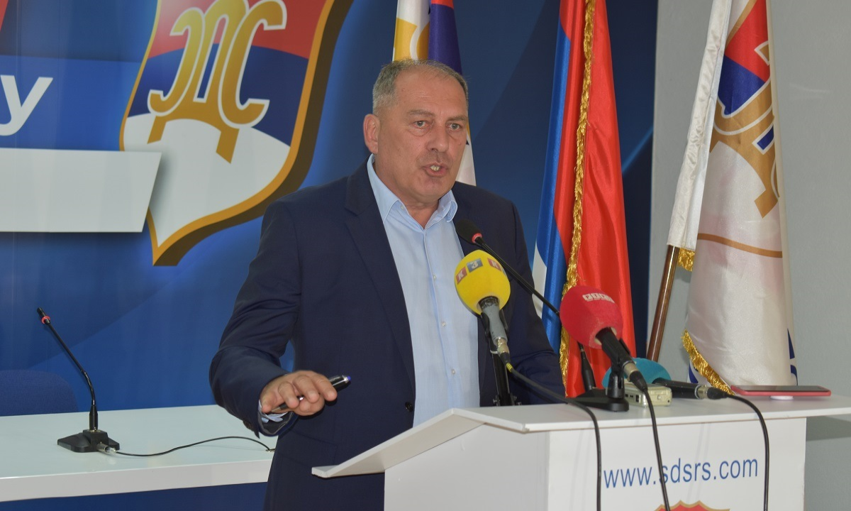 Nakon višečasovnih razgovora sa Šarovićem: Mektić se predomislio ... Nakon višečasovnih razgovora sa Šarovićem: Mektić se predomislio ...