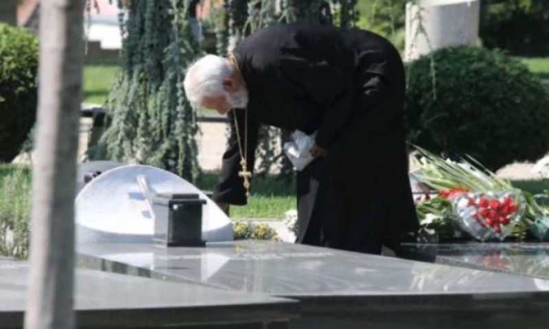 Da srce pukne! Otac Nebojše Glogovca donio cvijeće na grob svog sina ...