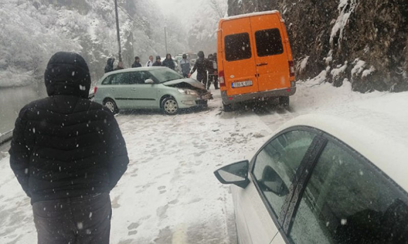 Vozači, smanjite gas! Sudar dva vozila “blokirao” saobraćaj u ovom dijelu BiH FOTO | BL Portal