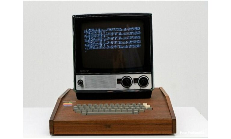 Apple slavi 45 godina od prvog računara: Evo kako je prvobitno izgledao ...