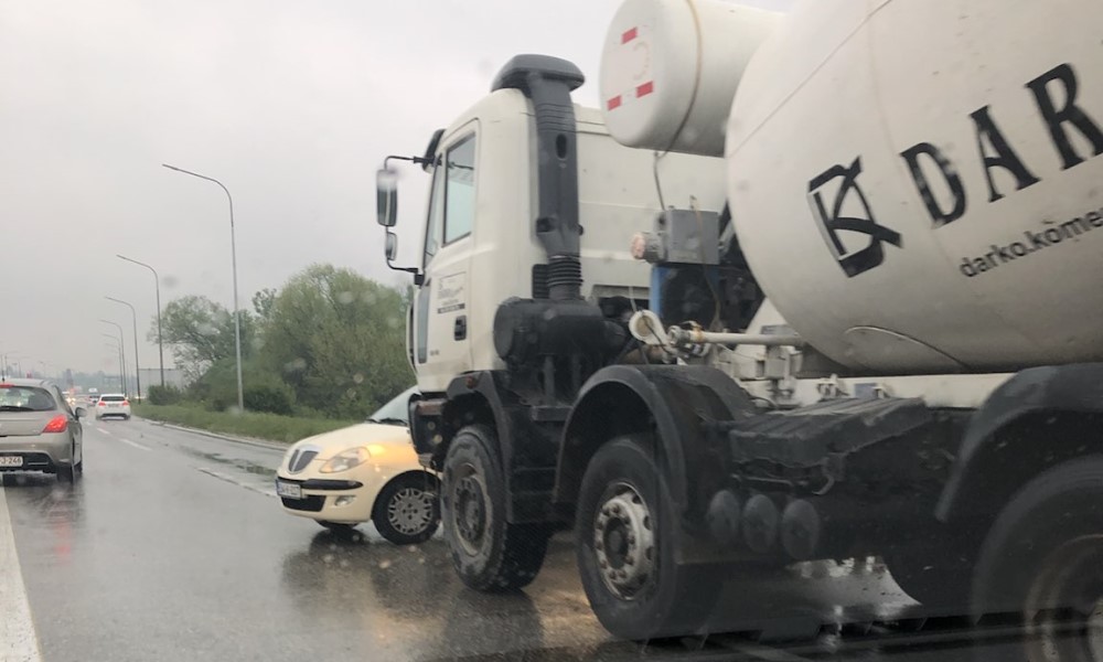 Saobraćajka u Banjaluci: Sudar “miksera” i auta FOTO | BL Portal