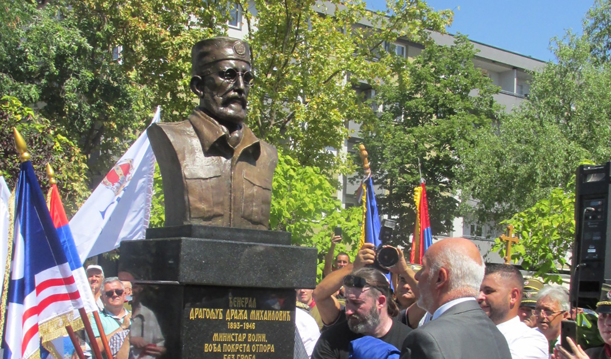 Čiča Draža stigao u Bijeljinu: Otkrivena bista vođe ravnogorskog ...