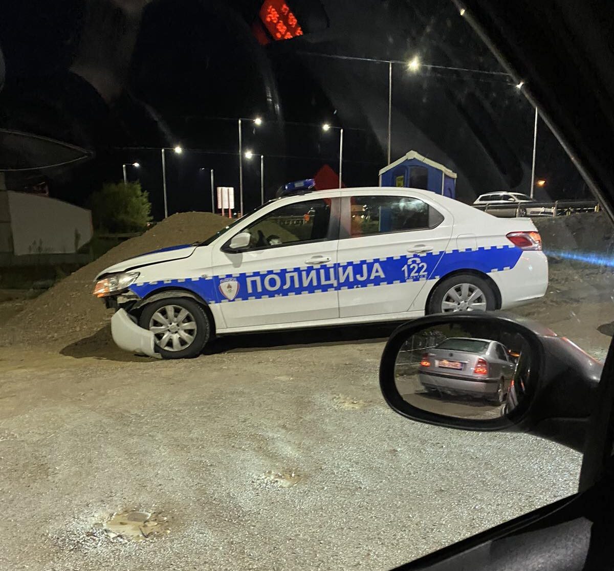 Saobraćajka u Dragočaju kod Banjaluke: Slupano i policijsko auto | BL ...