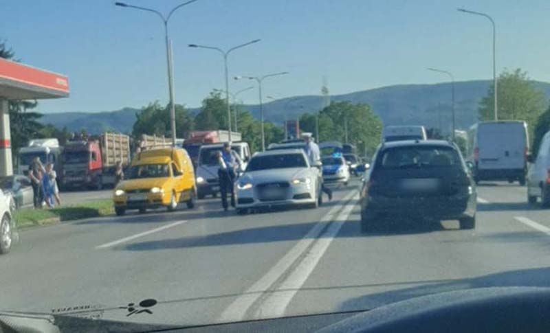 Oprez iz pravca Laktaša prema Banjaluci: Sudar na zapadnom tranzitu, policija na terenu | BL Portal