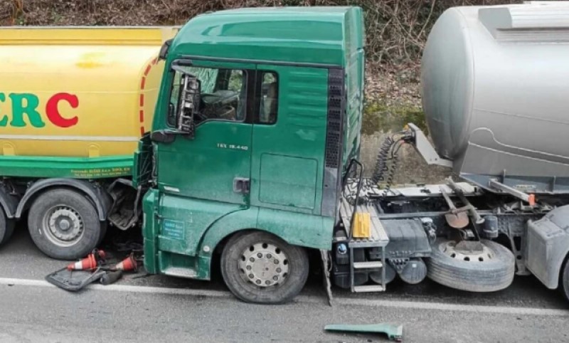 Sudar dvije cisterne: Saobraćaj otežan, nafta se izlijeva u jezero | BL Portal