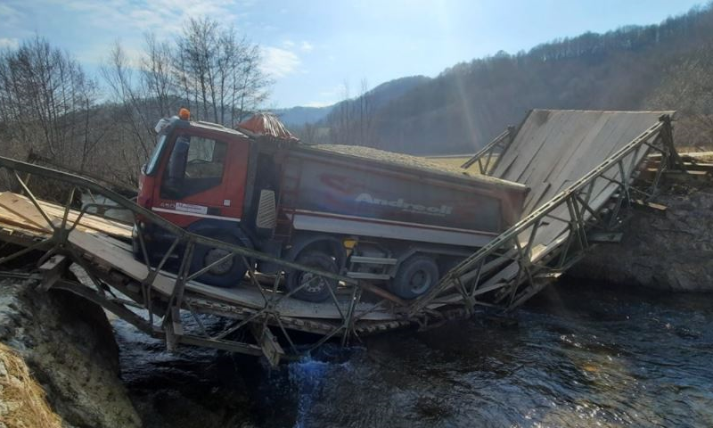 Neobična nesreća kod Novog Grada: Srušio se most dok je kamion prelazio | BL Portal