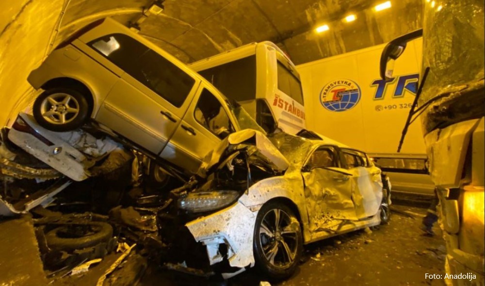 Lančani sudar u tunelu: U nesreći učestvovalo ukupno 18 vozila FOTO | BL Portal