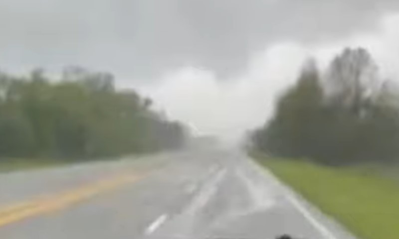 Nevjerovatna scena: Pogledajte kako izgleda prolazak kroz tornado VIDEO ... Nevjerovatna scena: Pogledajte kako izgleda prolazak kroz tornado VIDEO ...