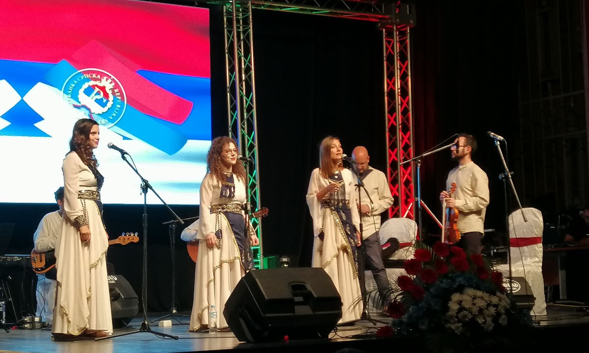 Publika uživala: U Brčko distriktu održan koncert povodom Dana srpskog ... Publika uživala: U Brčko distriktu održan koncert povodom Dana srpskog ...