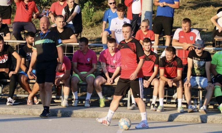 Iz uniforme u kopačke: Kako je Dragoslav od fudbala napravio dobar ...