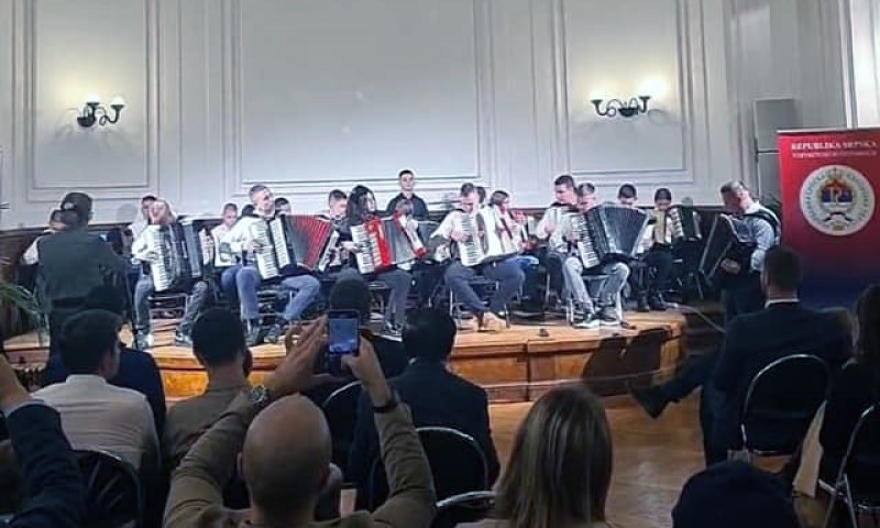 Prisutni uživali u koncertu: Orkestar harmonika iz Ugljevika oduševio ...