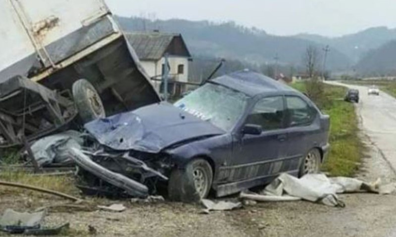 Dejan izgubio život: Jezive fotografije nesreće u kojoj je poginuo mladić | BL Portal