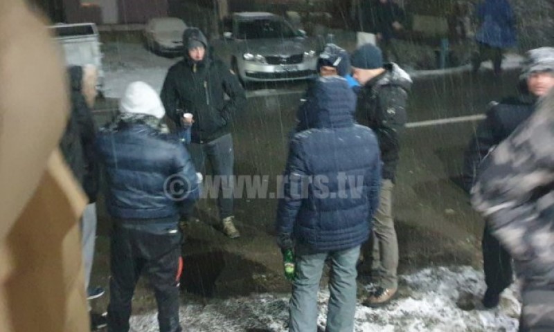 Noć protekla mirno, ali i napeto: Srbi i dalje na barikadama na Kosmetu | BL Portal