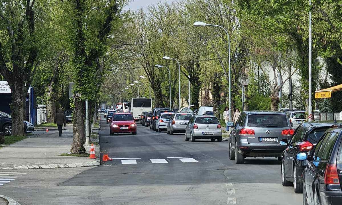 Radovi na širem području Banjaluke: U toku iscrtavanje saobraćajne ... Radovi na širem području Banjaluke: U toku iscrtavanje saobraćajne ...