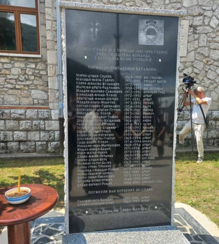 Sjećanje na heroje: Otkriven spomenik poginulim vojnicima u Drvaru FOTO ...