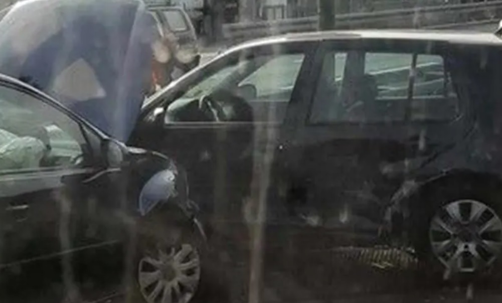 Stvorena velika gužva: Sudar dva automobila kod Blažuja | BL Portal