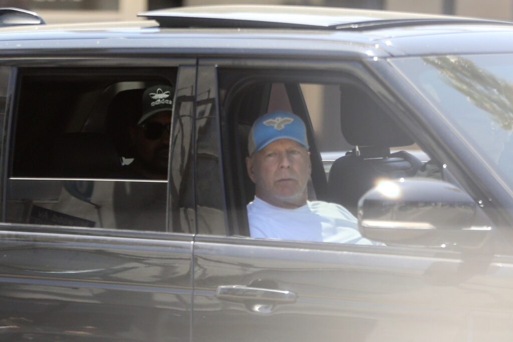 Brus Vilis nakon dužeg vremena u javnosti: Ovako sad izgleda popularni ...