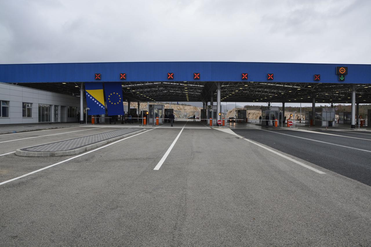 Akcija UIO na na graničnom prelazu Bijača: Oduzeta građevinska oprema ... Akcija UIO na na graničnom prelazu Bijača: Oduzeta građevinska oprema ...