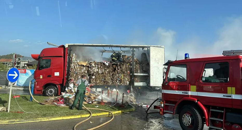 Usporen saobraćaj: Zapalio se kamion, vatrogasci na terenu | BL Portal