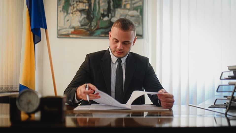 Zbog prijetnji direktoru KPZ-a Zenica Rusmiru Isaku: Priveden muškarac ... Zbog prijetnji direktoru KPZ-a Zenica Rusmiru Isaku: Priveden muškarac ...