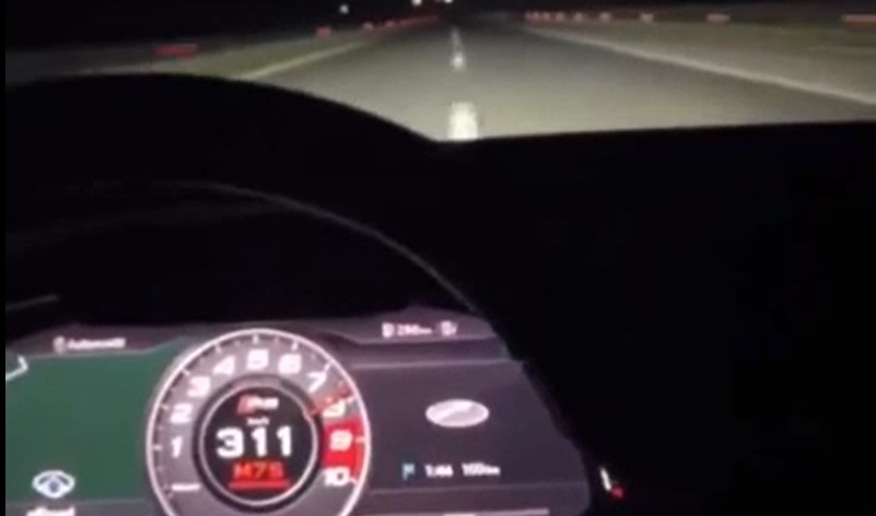 Želja za dokazivanjem: “Audijem” divljao po putu preko 300 km/h VIDEO ... Želja za dokazivanjem: “Audijem” divljao po putu preko 300 km/h VIDEO ...