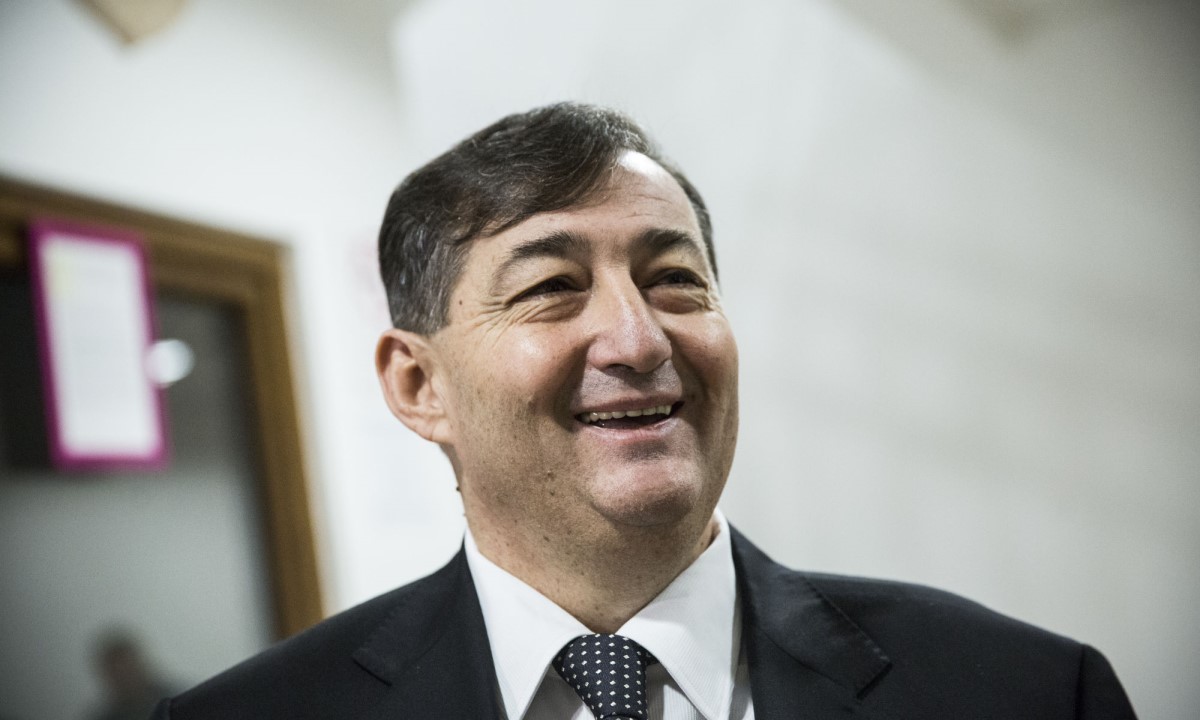 Fabrika cementa ide u njegove ruke: Mađarski milijarder ulazi u BiH na ... Fabrika cementa ide u njegove ruke: Mađarski milijarder ulazi u BiH na ...