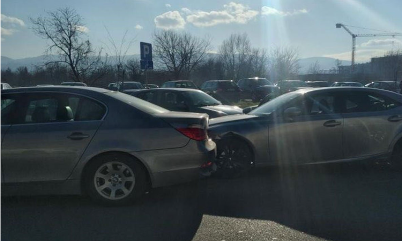 Gužve zbog sudara dva vozila: Vozači, strpljivo u ovom dijelu Banjaluke ... Gužve zbog sudara dva vozila: Vozači, strpljivo u ovom dijelu Banjaluke ...