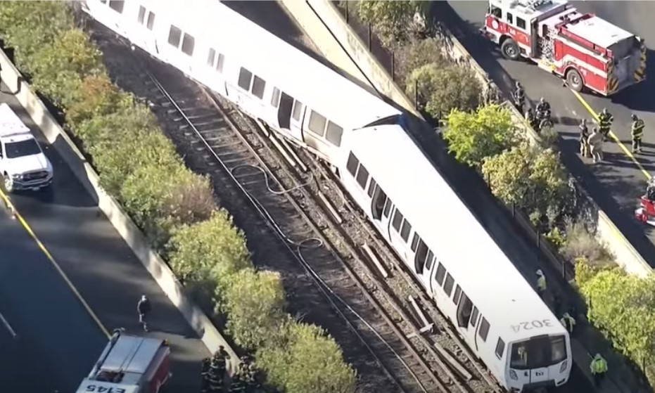 Istraga u toku: Voz iskočio iz šina i zapalio se, ima povrijeđenih VIDEO | BL Portal