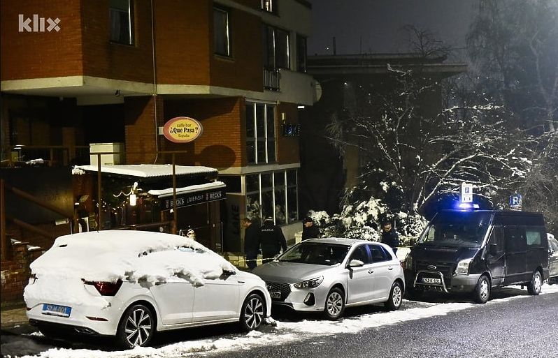 Detalji pucnjave u Sarajevu: Ranjena dvojica muškaraca, napadač ... Detalji pucnjave u Sarajevu: Ranjena dvojica muškaraca, napadač ...