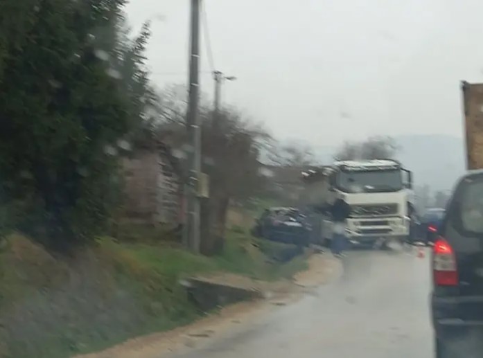 Teška saobraćajka: Sudar kamiona i “pasata”, poginule dvije osobe | BL Portal