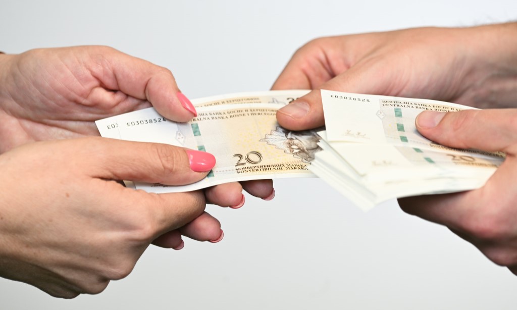 Stari običaji koji privlače novac: Nikad ne pozajmljujte pare ovim ...