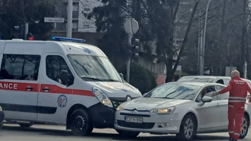 Usporen saobraćaj: Sudar sanitetskog vozila i automobila u Banjaluci | BL Portal