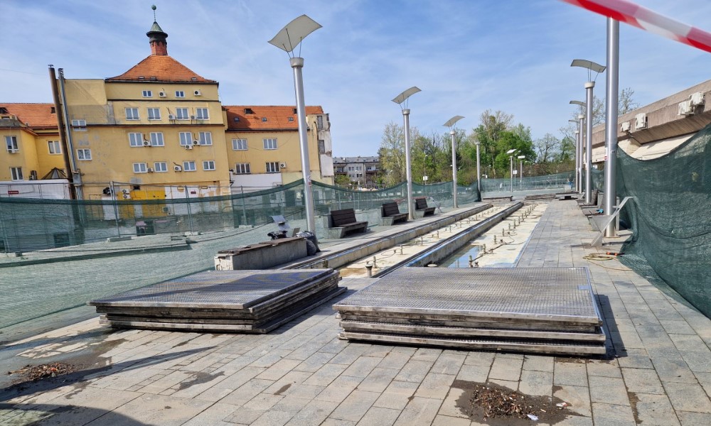 Otkud ograda i kraj fontane? Evo šta se još radi u centru Banjaluke ... Otkud ograda i kraj fontane? Evo šta se još radi u centru Banjaluke ...