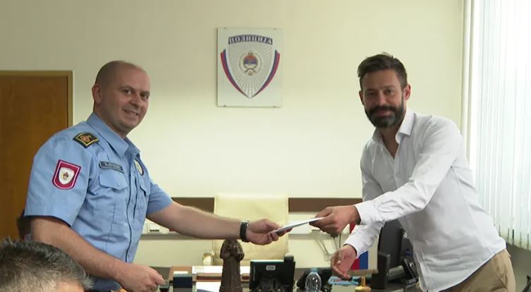 Prikupili donaciju za Srbe na Kosovu: Banjalučki policajci pokazali ...