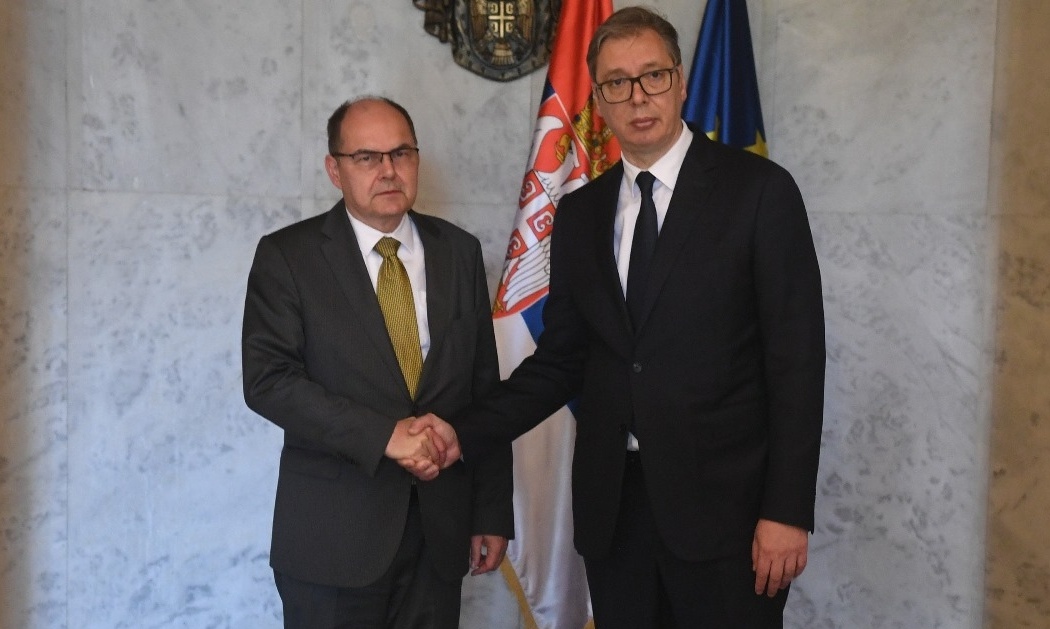 Sastali se Vučić i Šmit: Za javnost samo slikanje i fraze | BL Portal