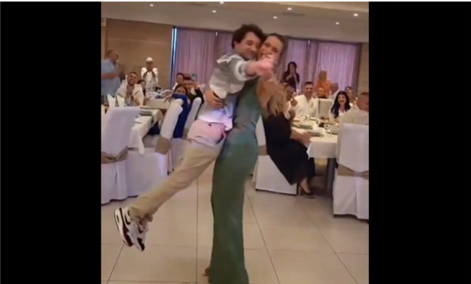 Mali Stanoje: Djevojka podigla glumca pa zajedno plesali VIDEO | BL Portal