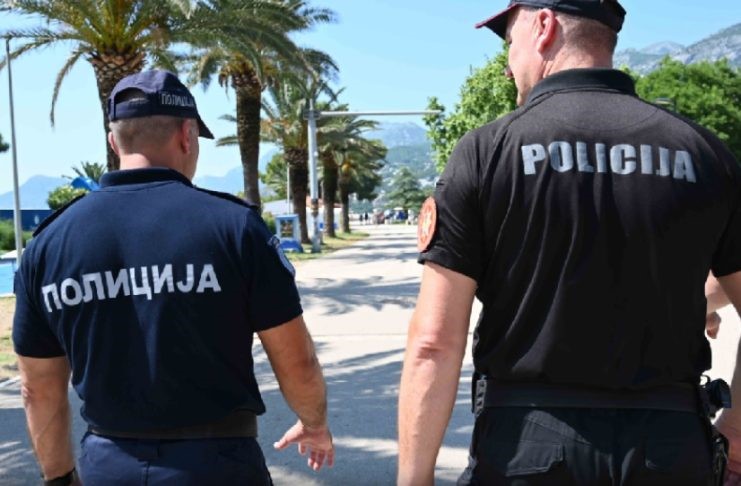 Za sigurnu sezonu: Srpski i crnogorski policajci zajedno patroliraju na ...