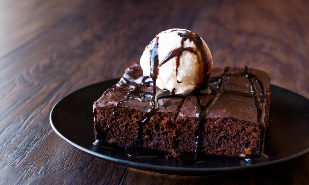 Čuveni desert: Recept za brauni sa sladoledom | BL Portal