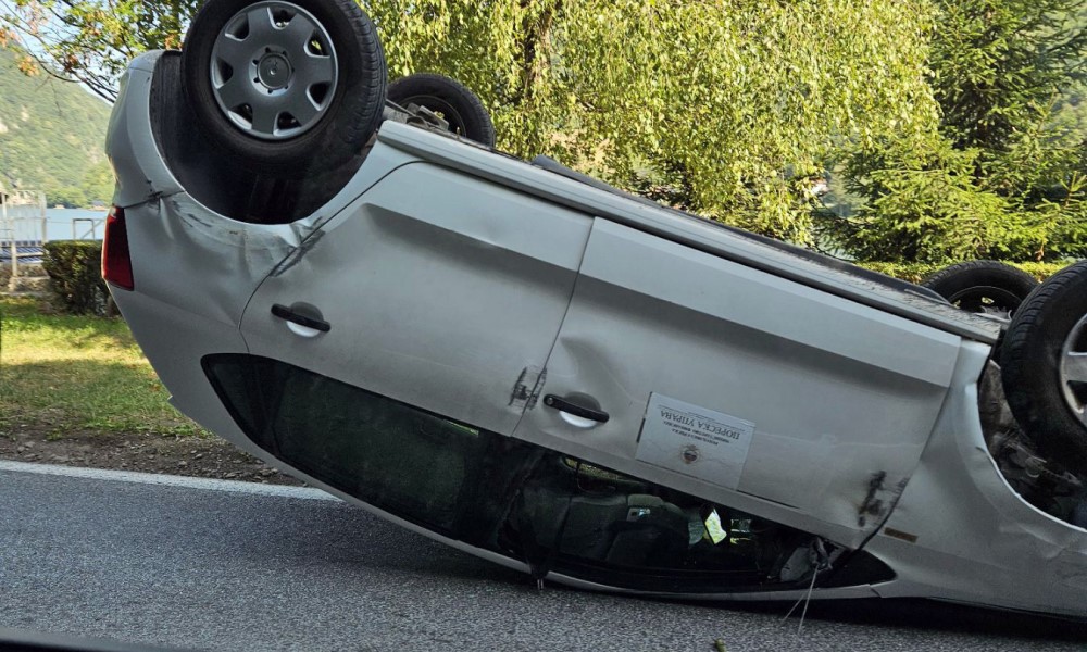 Nesreća kod Zvornika: Automobil završio na krovu | BL Portal
