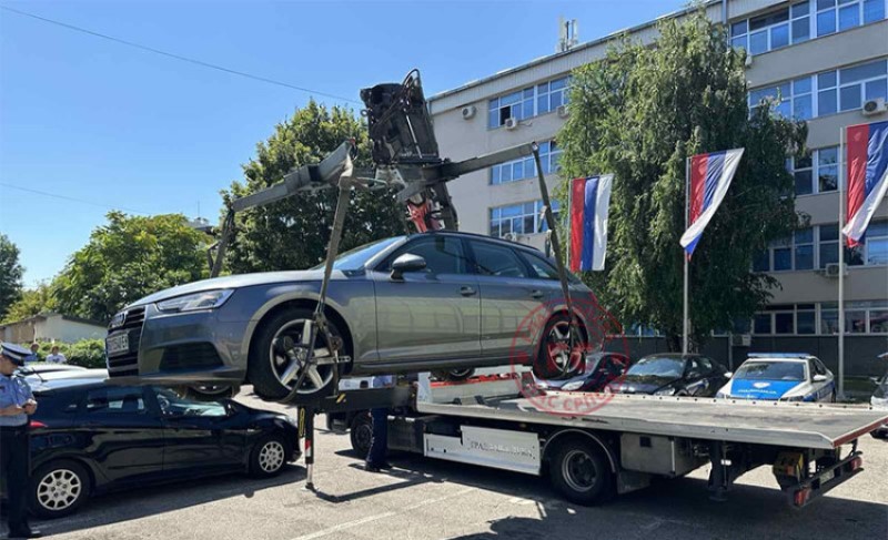 Policija u “audiju” otkrila bijeli prah: Trojica Banjalučana optužena ... Policija u “audiju” otkrila bijeli prah: Trojica Banjalučana optužena ...