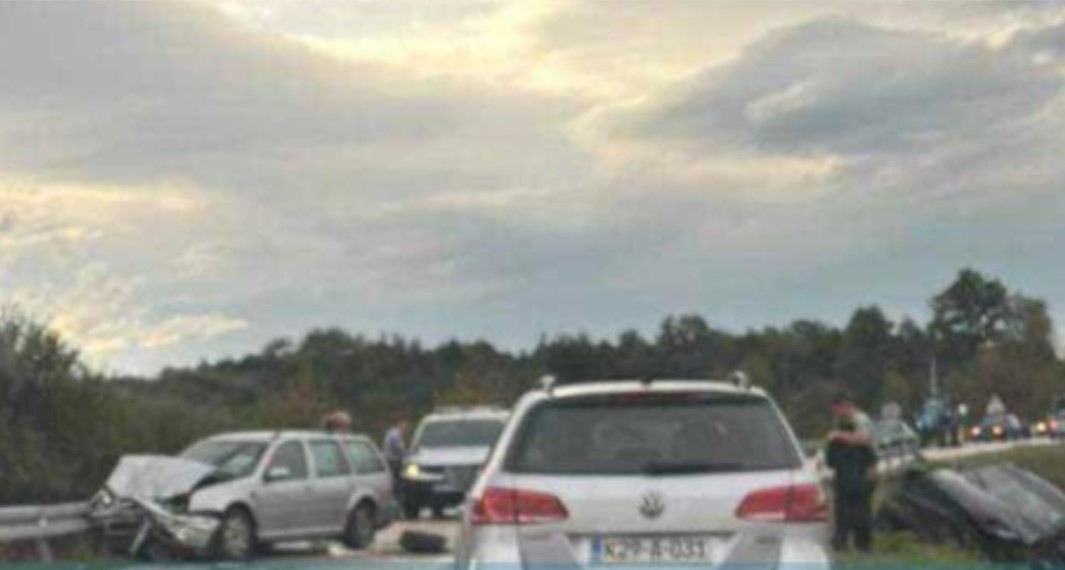 Lančani sudar na kobnoj krivini: Sudjelovala tri vozila, ima povrijeđenih | BL Portal