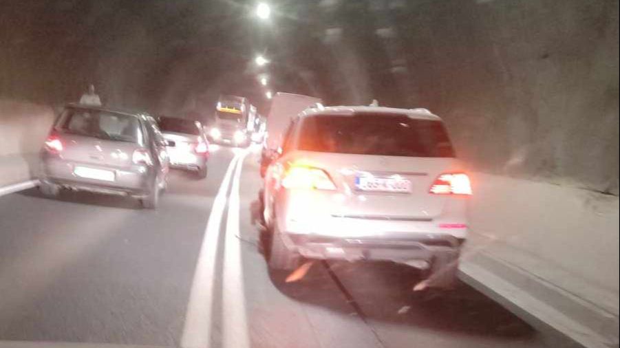 Teška nesreća u tunelu: Preminula jedna osoba, saobraćaj obustavljen | BL Portal