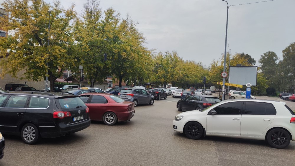 Haos u Banjaluci: Na ovoj raskrsnici se ne zna “ko pije, a ko plaća” | BL Portal