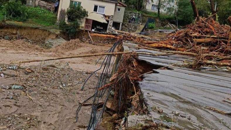 Ispovijest žene čija je porodica ostala zaglavljena u poplavama: “Voda ...