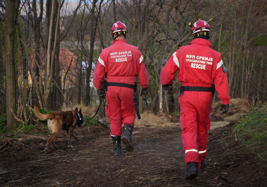 Srbija šalje pomoć BiH: Stiže 36 pripadnika Tima za spasavanje i 12 ... Srbija šalje pomoć BiH: Stiže 36 pripadnika Tima za spasavanje i 12 ...
