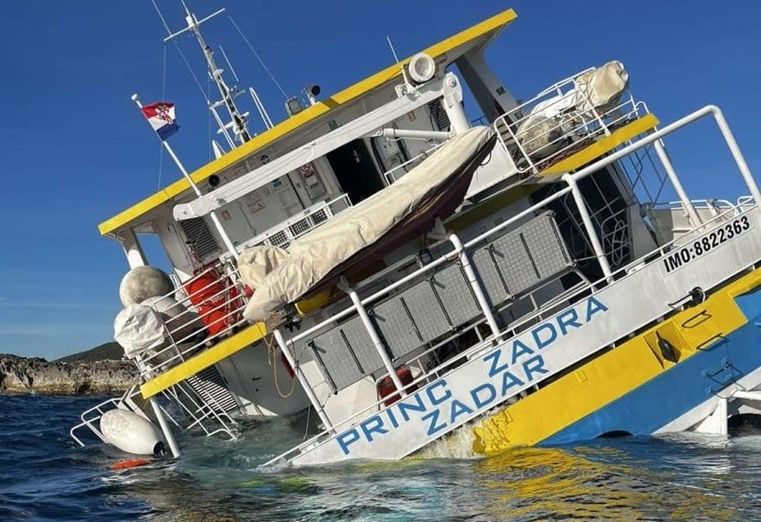 Juče se nasukao, danas potonuo “Princ Zadra” VIDEO | BL Portal