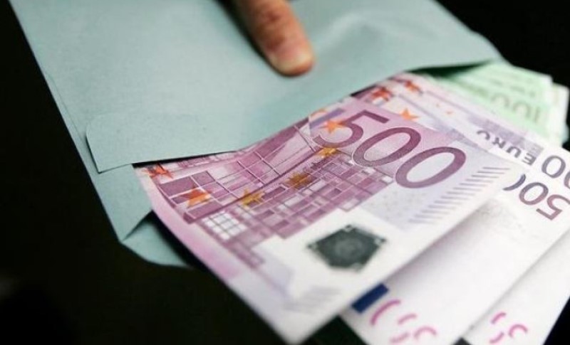 Ljudski gest! Pronašli kovertu sa više od 5.000 evra, pa novac vratili ...