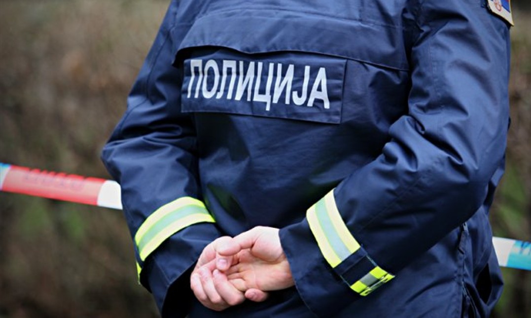 Nakon svađe uslijedila drama opasna po život: Mladić (22) mačetom posjekao policajca | BL Portal