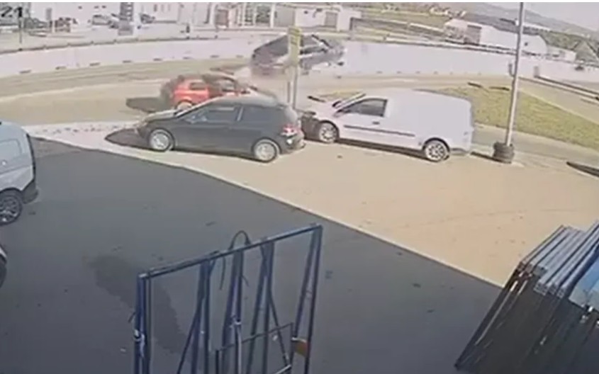 Objavljen snimak nezgode u Trnu: Za volanom bio pijan i drogiran VIDEO | BL Portal